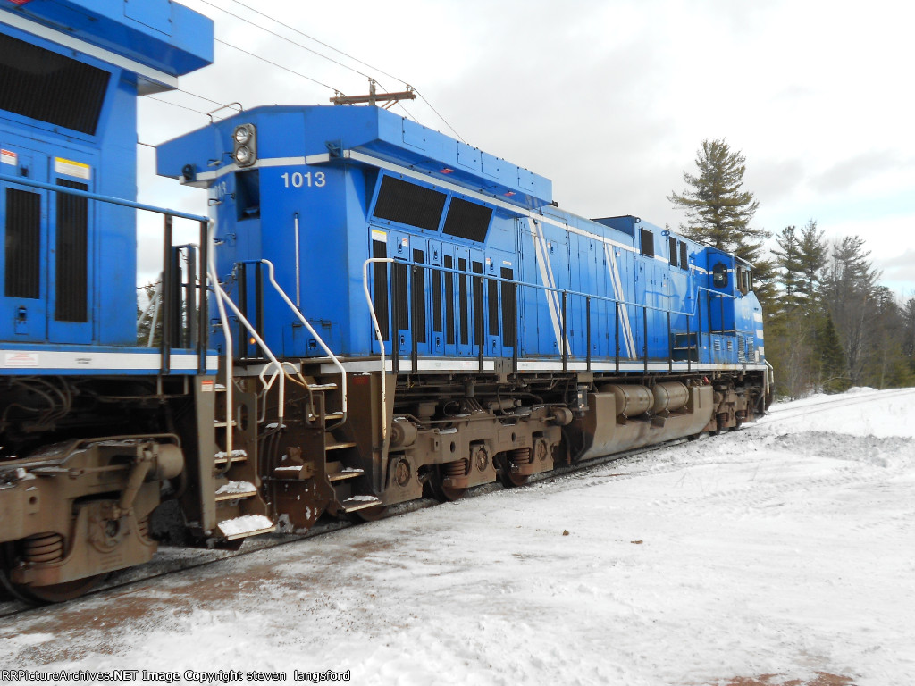 CEFX Engine # 1013 Shoves Back